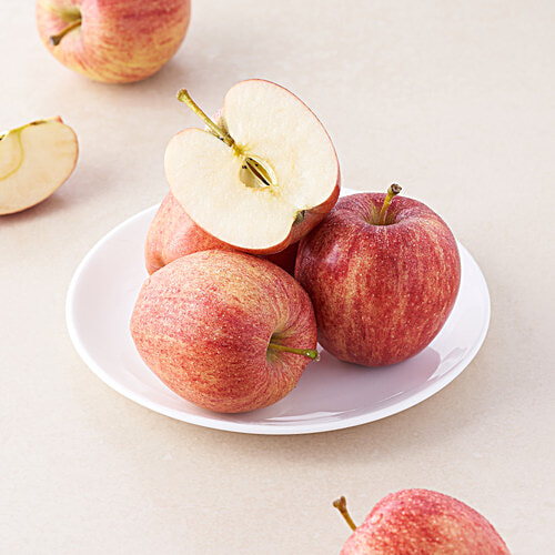 Buy Fresho Apple Royal Gala Premium 4 Pcs Online At Best Price of Rs ...