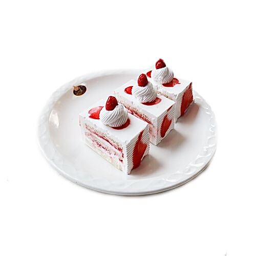 Buy Singla Sweets Fresh Cakes - Strawberry Pastry Online at Best Price ...